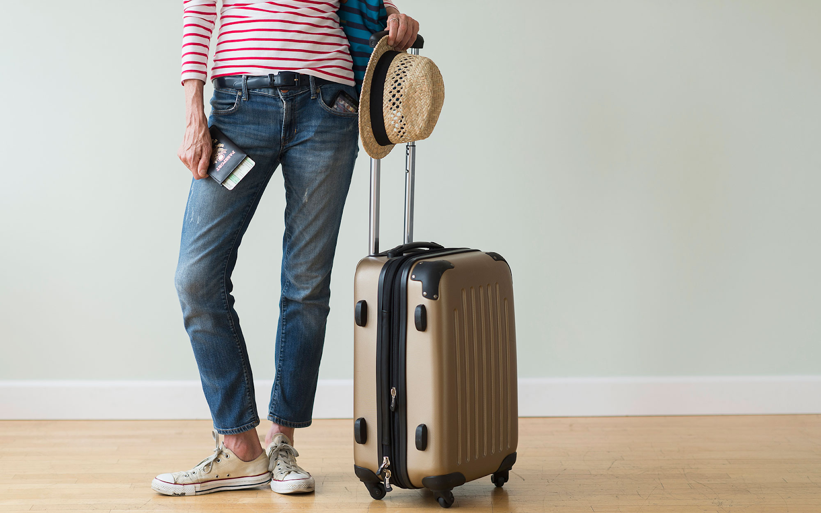 A Travel Light Checklist For Everyone - CheckandPack.com